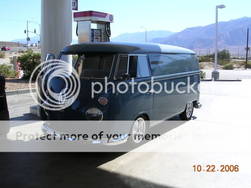 VW Van in Palm Springs. Great condition, had to snap some pics. | VW ...