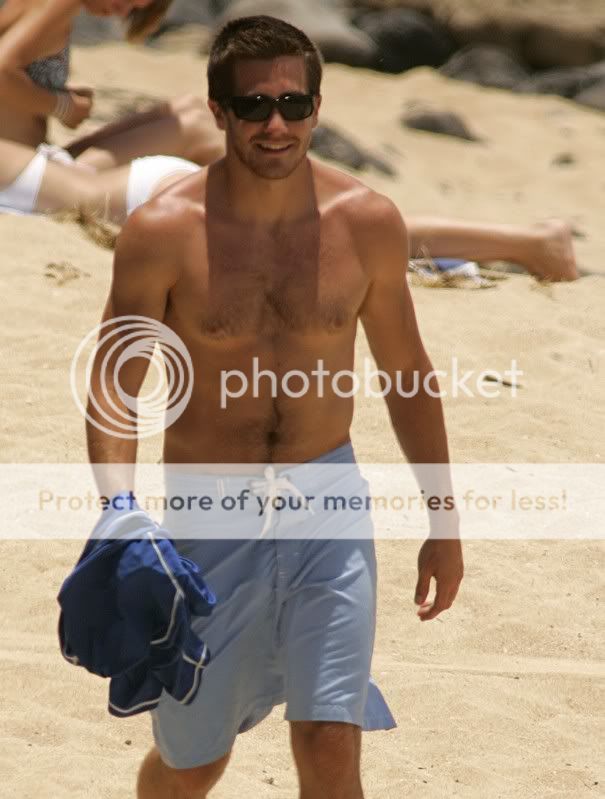 BROKEBACK MOUNTAIN - fotos jake gyllenhaal en la playa - JAKE GYLLENHAAL