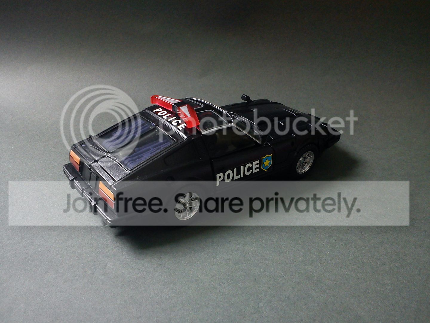 Minor/Repaint: - MP Barricade | TFW2005 - The 2005 Boards